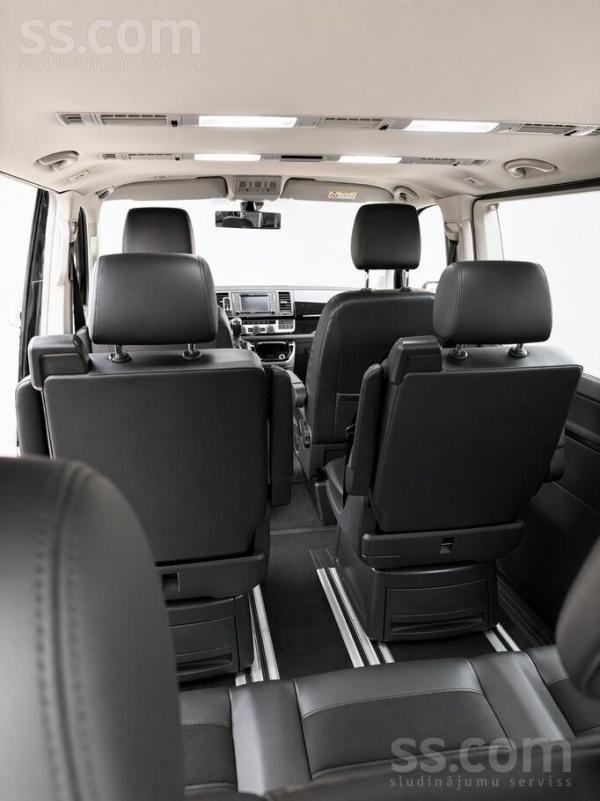 Melns Volkswagen Multivan 2018 Rīga, ar dzinēja tilpumu 2.00 L un nobraukumu 235 tūkst. km par 26490 €, foto 2 vietnē AUTOMOTO.COM.LV