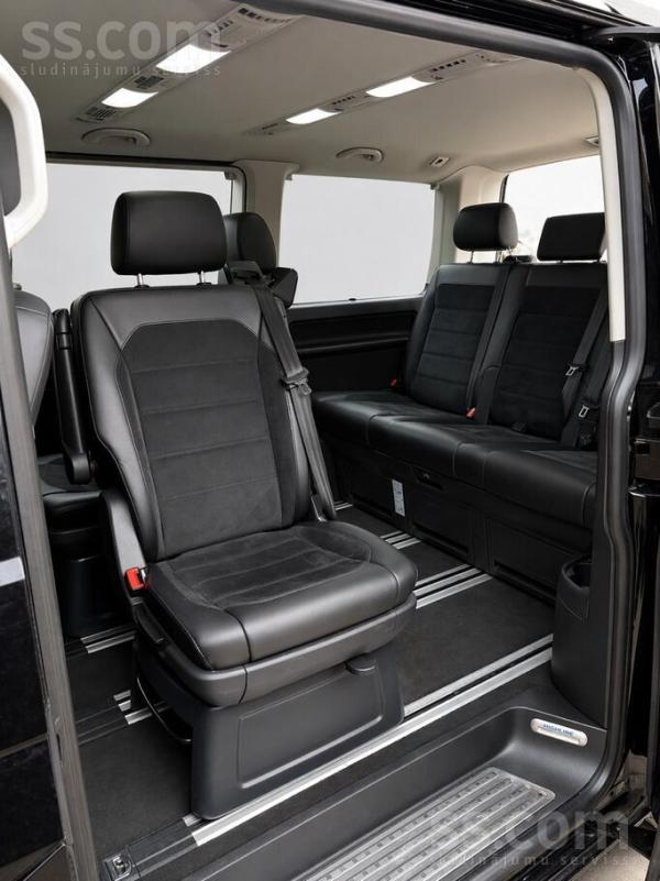 Melns Volkswagen Multivan 2018 Rīga, ar dzinēja tilpumu 2.00 L un nobraukumu 235 tūkst. km par 26490 €, foto 4 vietnē AUTOMOTO.COM.LV