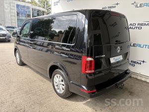 Black Volkswagen Multivan 2018 in Riga, with an engine capacity of 2.00 L and mileage of 195 thousand km for 25500 €, photo 4 on AUTOMOTO.COM.LV