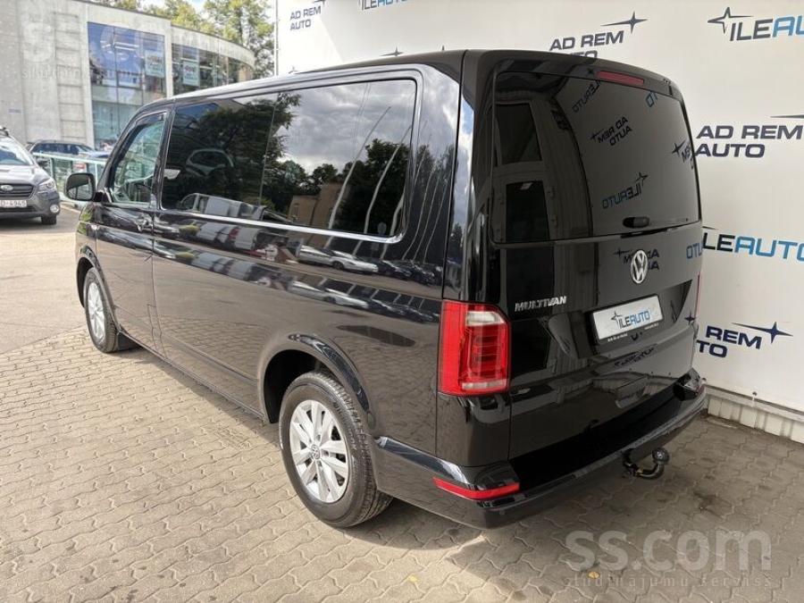 Black Volkswagen Multivan 2018 in Riga, with an engine capacity of 2.00 L and mileage of 195 thousand km for 25500 €, photo 4 on AUTOMOTO.COM.LV