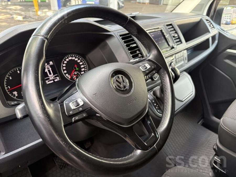 Black Volkswagen Multivan 2018 in Riga, with an engine capacity of 2.00 L and mileage of 195 thousand km for 25500 €, photo 9 on AUTOMOTO.COM.LV