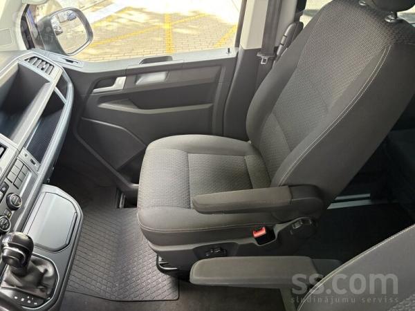 Melns Volkswagen Multivan 2018 Rīga, ar dzinēja tilpumu 2.00 L un nobraukumu 195 tūkst. km par 25500 €, foto 10 vietnē AUTOMOTO.COM.LV