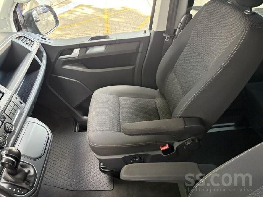 Black Volkswagen Multivan 2018 in Riga, with an engine capacity of 2.00 L and mileage of 195 thousand km for 25500 €, photo 11 on AUTOMOTO.COM.LV