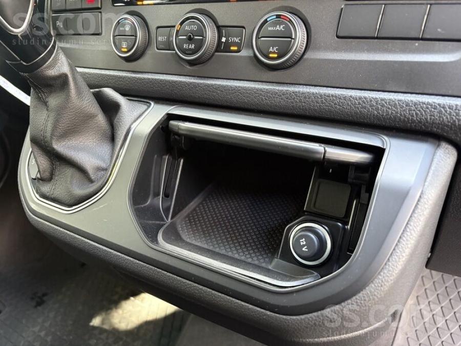 Black Volkswagen Multivan 2018 in Riga, with an engine capacity of 2.00 L and mileage of 195 thousand km for 25500 €, photo 16 on AUTOMOTO.COM.LV