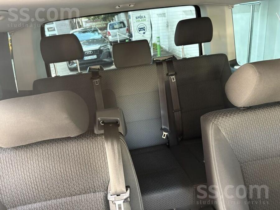 Black Volkswagen Multivan 2018 in Riga, with an engine capacity of 2.00 L and mileage of 195 thousand km for 25500 €, photo 22 on AUTOMOTO.COM.LV