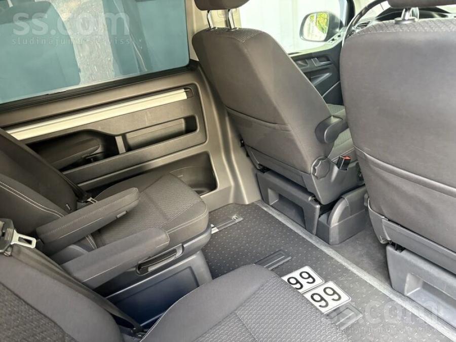 Black Volkswagen Multivan 2018 in Riga, with an engine capacity of 2.00 L and mileage of 195 thousand km for 25500 €, photo 23 on AUTOMOTO.COM.LV