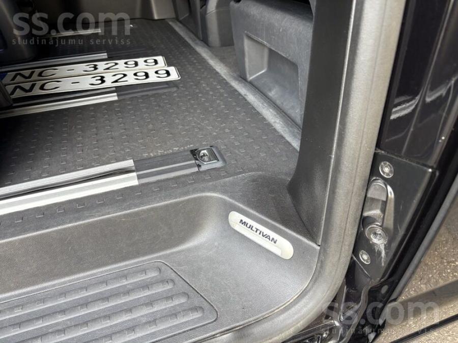 Black Volkswagen Multivan 2018 in Riga, with an engine capacity of 2.00 L and mileage of 195 thousand km for 25500 €, photo 24 on AUTOMOTO.COM.LV