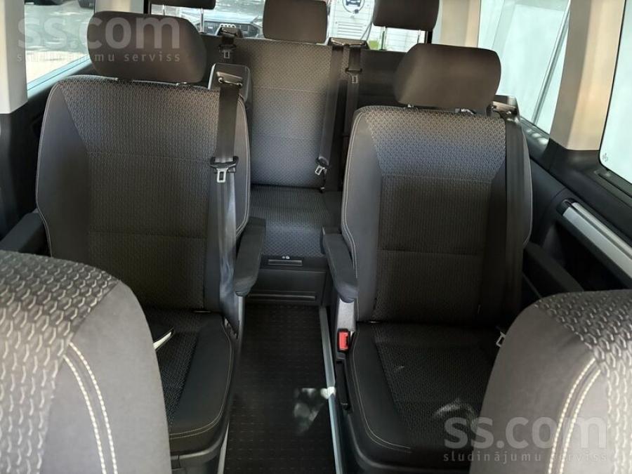 Black Volkswagen Multivan 2018 in Riga, with an engine capacity of 2.00 L and mileage of 195 thousand km for 25500 €, photo 29 on AUTOMOTO.COM.LV