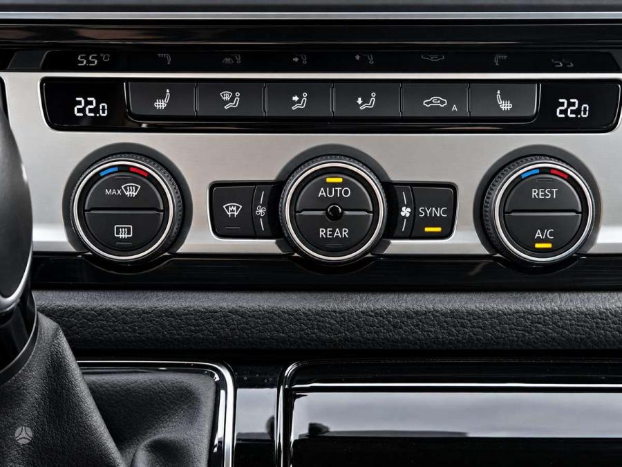 Melns Volkswagen Multivan 2018 Viļņa, ar dzinēja tilpumu 1.97 L un nobraukumu 123 tūkst. km par 32990 €, foto 12 vietnē AUTOMOTO.COM.LV