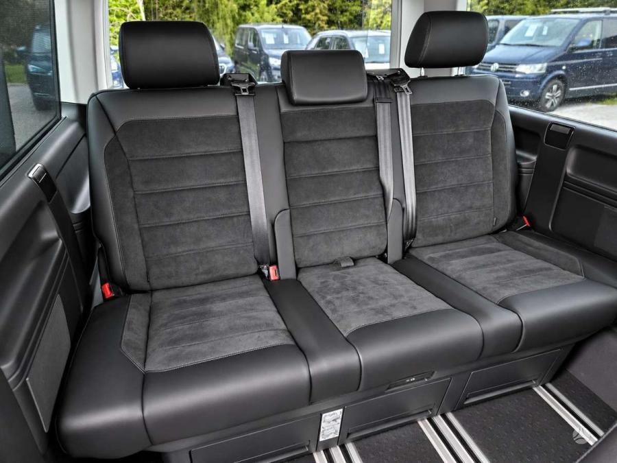 Melns Volkswagen Multivan 2018 Viļņa, ar dzinēja tilpumu 1.97 L un nobraukumu 123 tūkst. km par 32990 €, foto 17 vietnē AUTOMOTO.COM.LV