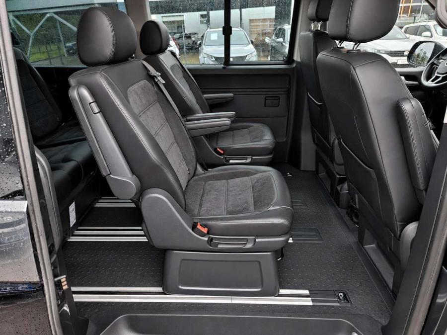 Melns Volkswagen Multivan 2018 Viļņa, ar dzinēja tilpumu 1.97 L un nobraukumu 123 tūkst. km par 32990 €, foto 21 vietnē AUTOMOTO.COM.LV