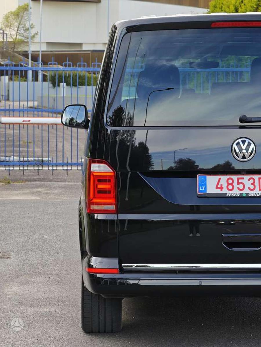 Melns Volkswagen Multivan 2018 Viļņa, ar dzinēja tilpumu 1.97 L un nobraukumu 182 tūkst. km par 31000 €, foto 8 vietnē AUTOMOTO.COM.LV