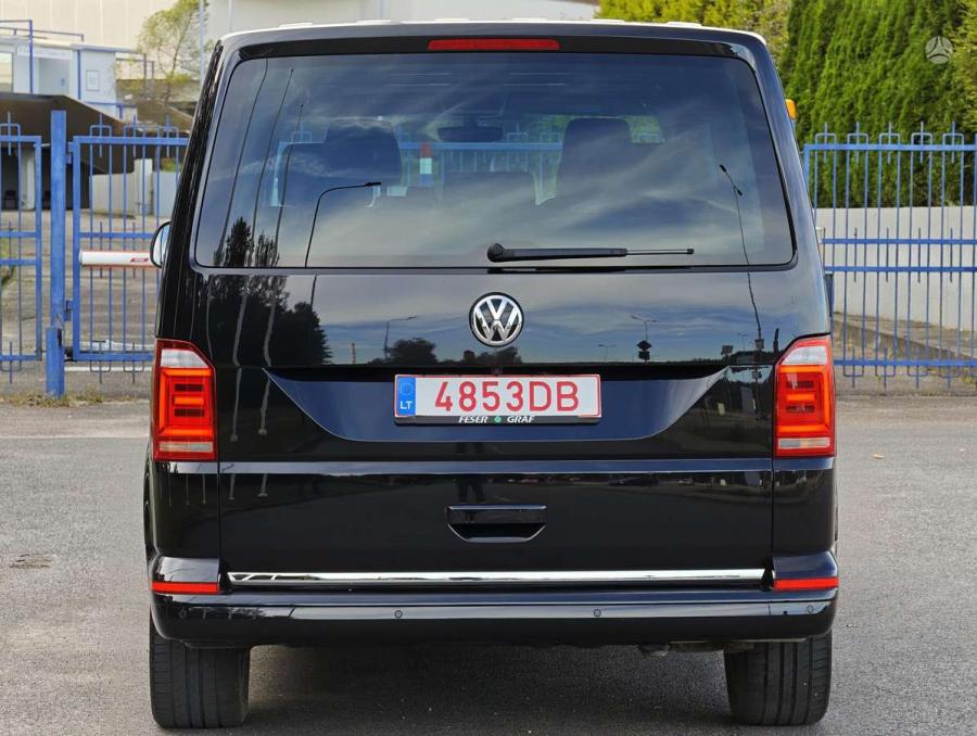 Melns Volkswagen Multivan 2018 Viļņa, ar dzinēja tilpumu 1.97 L un nobraukumu 182 tūkst. km par 31000 €, foto 9 vietnē AUTOMOTO.COM.LV