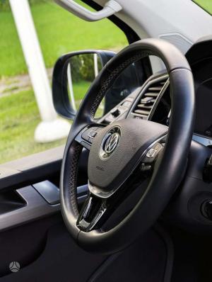 Melns Volkswagen Multivan 2018 Viļņa, ar dzinēja tilpumu 1.97 L un nobraukumu 182 tūkst. km par 31000 €, foto 15 vietnē AUTOMOTO.COM.LV