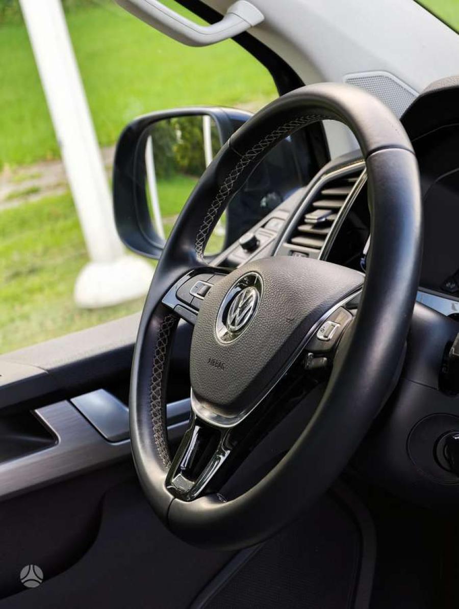 Melns Volkswagen Multivan 2018 Viļņa, ar dzinēja tilpumu 1.97 L un nobraukumu 182 tūkst. km par 31000 €, foto 15 vietnē AUTOMOTO.COM.LV