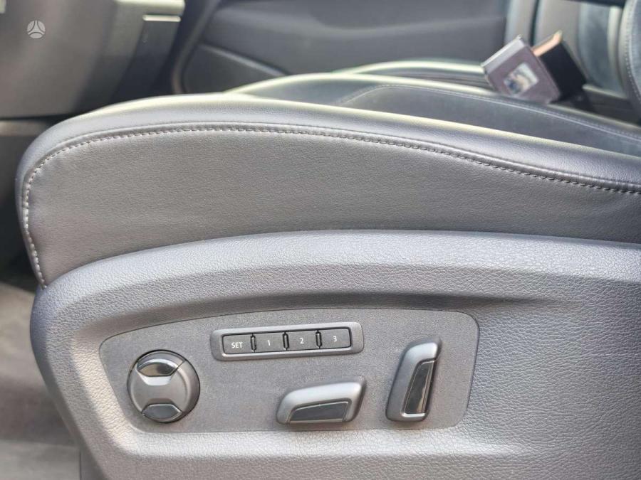 Melns Volkswagen Multivan 2018 Viļņa, ar dzinēja tilpumu 1.97 L un nobraukumu 182 tūkst. km par 31000 €, foto 26 vietnē AUTOMOTO.COM.LV