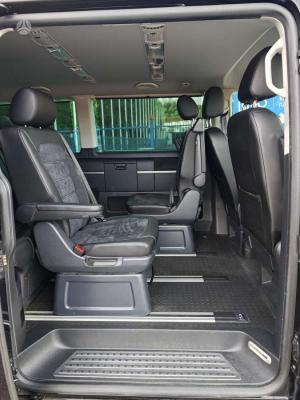 Melns Volkswagen Multivan 2018 Viļņa, ar dzinēja tilpumu 1.97 L un nobraukumu 182 tūkst. km par 31000 €, foto 27 vietnē AUTOMOTO.COM.LV