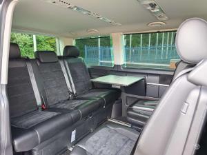 Melns Volkswagen Multivan 2018 Viļņa, ar dzinēja tilpumu 1.97 L un nobraukumu 182 tūkst. km par 31000 €, foto 29 vietnē AUTOMOTO.COM.LV
