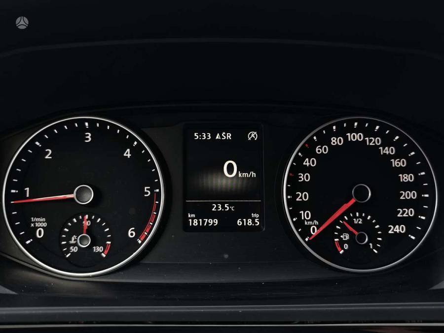 Melns Volkswagen Multivan 2018 Viļņa, ar dzinēja tilpumu 1.97 L un nobraukumu 182 tūkst. km par 31000 €, foto 33 vietnē AUTOMOTO.COM.LV