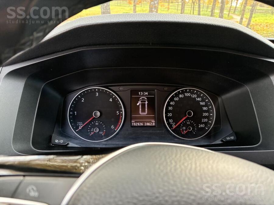Black Volkswagen Multivan 2019 in Valmiera, with an engine capacity of 2.00 L and mileage of 193 thousand km for 25000 €, photo 7 on AUTOMOTO.COM.LV