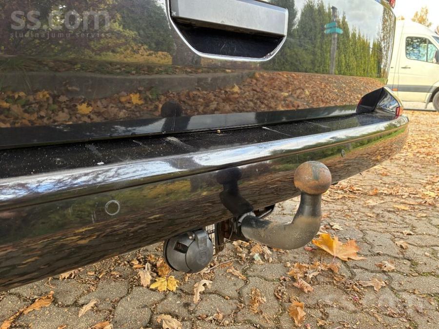 Black Volkswagen Multivan 2019 in Valmiera, with an engine capacity of 2.00 L and mileage of 193 thousand km for 25000 €, photo 8 on AUTOMOTO.COM.LV