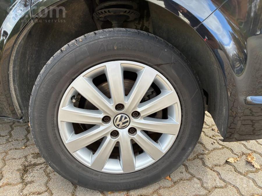 Black Volkswagen Multivan 2019 in Valmiera, with an engine capacity of 2.00 L and mileage of 193 thousand km for 25000 €, photo 9 on AUTOMOTO.COM.LV