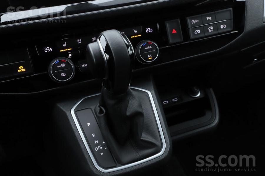Melns Volkswagen Multivan 2020 Tukums, ar dzinēja tilpumu 2.00 L un nobraukumu 230 tūkst. km par 35000 €, foto 18 vietnē AUTOMOTO.COM.LV