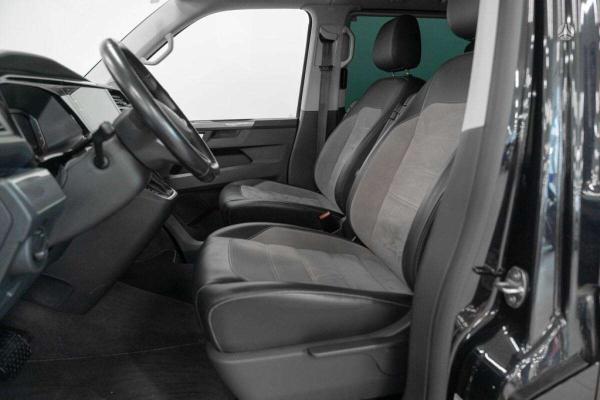 Melns Volkswagen Multivan 2020 Viļņa, ar dzinēja tilpumu 2.00 L un nobraukumu 130 tūkst. km par 36500 €, foto 8 vietnē AUTOMOTO.COM.LV
