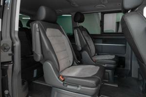 Black Volkswagen Multivan 2020 in Vilnius, with an engine capacity of 2.00 L and mileage of 130 thousand km for 36500 €, photo 21 on AUTOMOTO.COM.LV