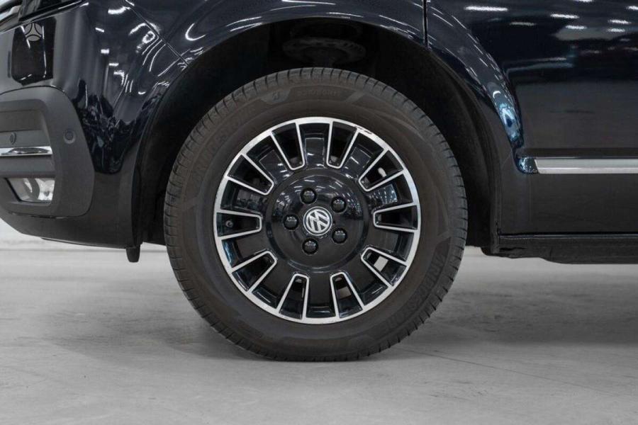 Black Volkswagen Multivan 2020 in Vilnius, with an engine capacity of 2.00 L and mileage of 130 thousand km for 36500 €, photo 26 on AUTOMOTO.COM.LV