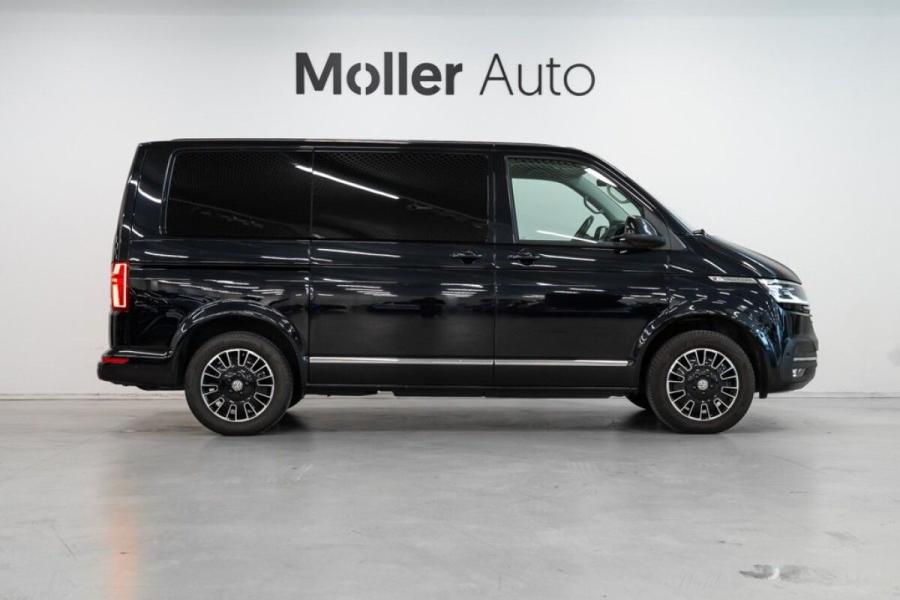 Melns Volkswagen Multivan 2020 Viļņa, ar dzinēja tilpumu 2.00 L un nobraukumu 130 tūkst. km par 36500 €, foto 9 vietnē AUTOMOTO.COM.LV
