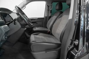 Melns Volkswagen Multivan 2020 Viļņa, ar dzinēja tilpumu 2.00 L un nobraukumu 130 tūkst. km par 36500 €, foto 12 vietnē AUTOMOTO.COM.LV