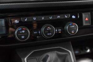 Melns Volkswagen Multivan 2020 Viļņa, ar dzinēja tilpumu 2.00 L un nobraukumu 130 tūkst. km par 36500 €, foto 20 vietnē AUTOMOTO.COM.LV