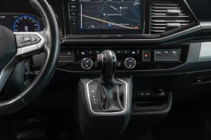 Melns Volkswagen Multivan 2020 Viļņa, ar dzinēja tilpumu 2.00 L un nobraukumu 130 tūkst. km par 36500 €, foto 22 vietnē AUTOMOTO.COM.LV