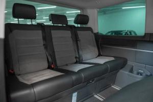 Melns Volkswagen Multivan 2020 Viļņa, ar dzinēja tilpumu 2.00 L un nobraukumu 130 tūkst. km par 36500 €, foto 25 vietnē AUTOMOTO.COM.LV
