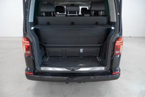 Melns Volkswagen Multivan 2020 Viļņa, ar dzinēja tilpumu 2.00 L un nobraukumu 130 tūkst. km par 36500 €, foto 26 vietnē AUTOMOTO.COM.LV