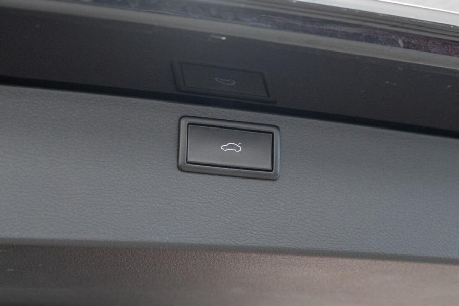 Melns Volkswagen Multivan 2020 Viļņa, ar dzinēja tilpumu 2.00 L un nobraukumu 130 tūkst. km par 36500 €, foto 27 vietnē AUTOMOTO.COM.LV