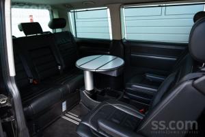 Black Volkswagen Multivan 2020 in Riga, with an engine capacity of 2.00 L and mileage of 175 thousand km for 28950 €, photo 9 on AUTOMOTO.COM.LV