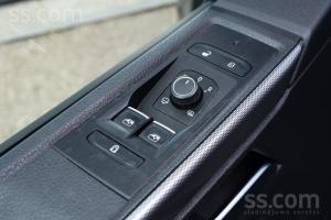 Black Volkswagen Multivan 2020 in Riga, with an engine capacity of 2.00 L and mileage of 175 thousand km for 28950 €, photo 22 on AUTOMOTO.COM.LV