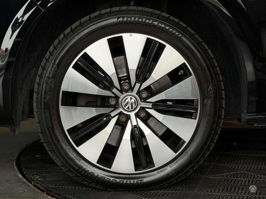Melns Volkswagen Multivan 2020 Kauņa, ar dzinēja tilpumu 1.97 L un nobraukumu 233 tūkst. km par 29990 €, foto 8 vietnē AUTOMOTO.COM.LV