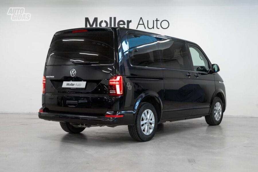 Melns Volkswagen Multivan 2021 Viļņa, ar dzinēja tilpumu 2.00 L un nobraukumu 173 tūkst. km par 29350 €, foto 4 vietnē AUTOMOTO.COM.LV