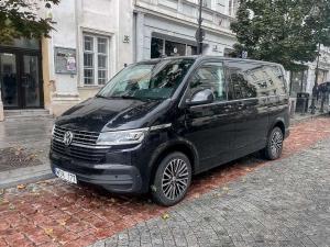 Black Volkswagen Multivan 2022 in Vilnius, with an engine capacity of 1.97 L and mileage of 68 thousand km for 48000 €, photo  on AUTOMOTO.COM.LV