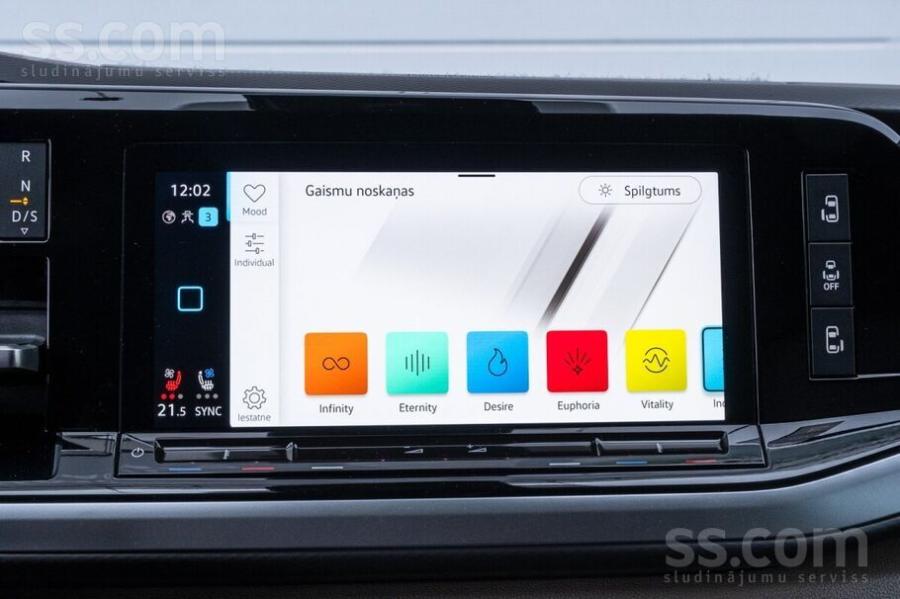 Melns Volkswagen Multivan 2023 Rīga, ar dzinēja tilpumu 2.00 L un nobraukumu 79 tūkst. km par 52950 €, foto 16 vietnē AUTOMOTO.COM.LV