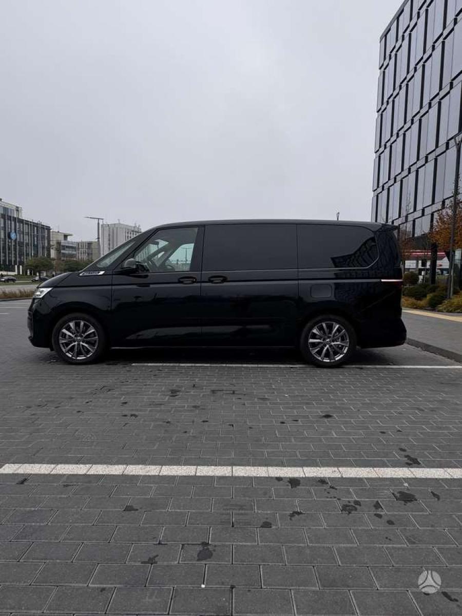Melns Volkswagen Multivan 2024 Viļņa, ar dzinēja tilpumu 1.97 L un nobraukumu 2 tūkst. km par 53500 €, foto 3 vietnē AUTOMOTO.COM.LV