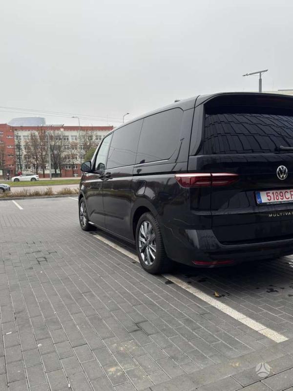 Melns Volkswagen Multivan 2024 Viļņa, ar dzinēja tilpumu 1.97 L un nobraukumu 2 tūkst. km par 53500 €, foto 4 vietnē AUTOMOTO.COM.LV