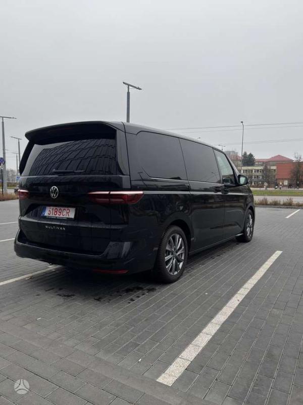 Melns Volkswagen Multivan 2024 Viļņa, ar dzinēja tilpumu 1.97 L un nobraukumu 2 tūkst. km par 53500 €, foto 5 vietnē AUTOMOTO.COM.LV