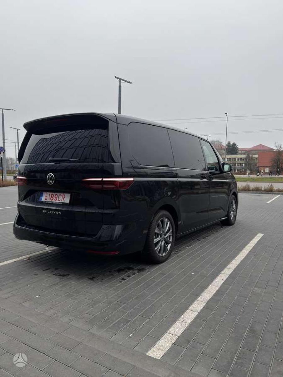 Melns Volkswagen Multivan 2024 Viļņa, ar dzinēja tilpumu 1.97 L un nobraukumu 2 tūkst. km par 53500 €, foto 5 vietnē AUTOMOTO.COM.LV