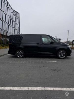 Melns Volkswagen Multivan 2024 Viļņa, ar dzinēja tilpumu 1.97 L un nobraukumu 2 tūkst. km par 53500 €, foto 6 vietnē AUTOMOTO.COM.LV