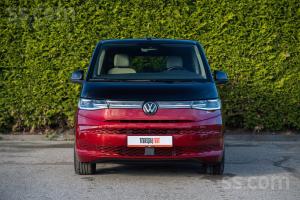 Melns Volkswagen Multivan 2024 Rīga, ar dzinēja tilpumu 1.40 L un nobraukumu 25 tūkst. km par 53500 €, foto 3 vietnē AUTOMOTO.COM.LV