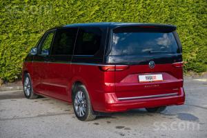 Melns Volkswagen Multivan 2024 Rīga, ar dzinēja tilpumu 1.40 L un nobraukumu 25 tūkst. km par 53500 €, foto 10 vietnē AUTOMOTO.COM.LV
